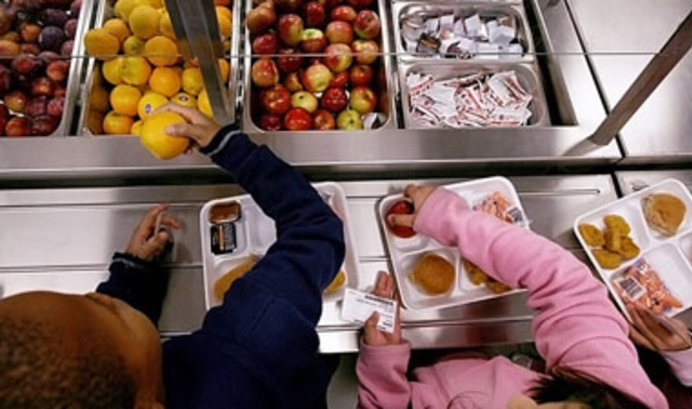 PCRM Reveals Healthiest US School Lunch Programs VegNews pcrm-reveals-healthiest-us-school-lunch-programs-vegnews