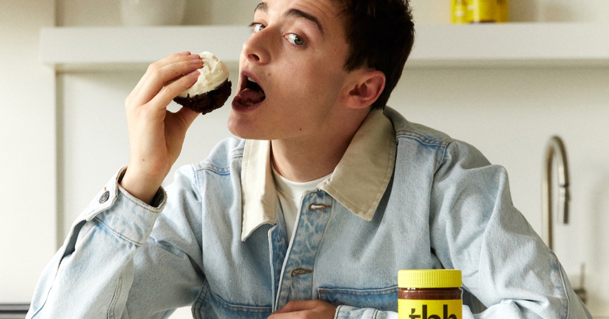 ‘Stranger Things’ Noah Schnapp Made a New Vegan Sprinkles Cupcake | VegNews