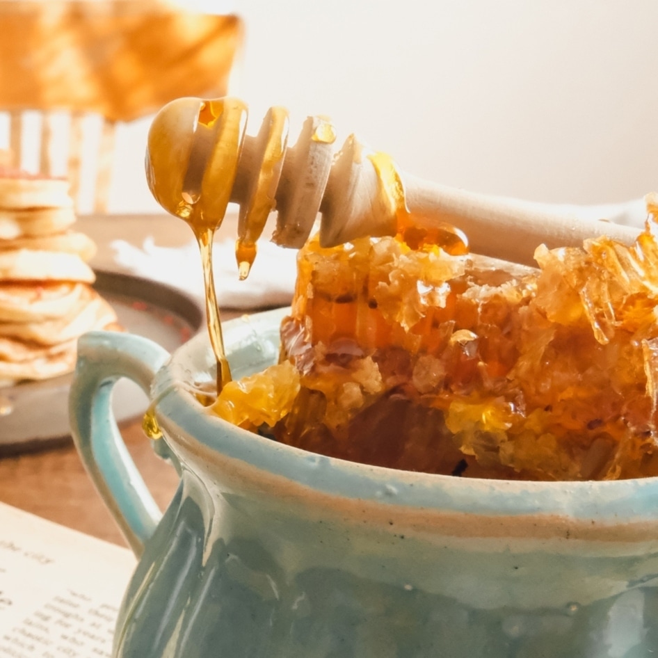 The World’s First ‘Bee-Identical’ Vegan Honey Is Now Available. Here’s ...